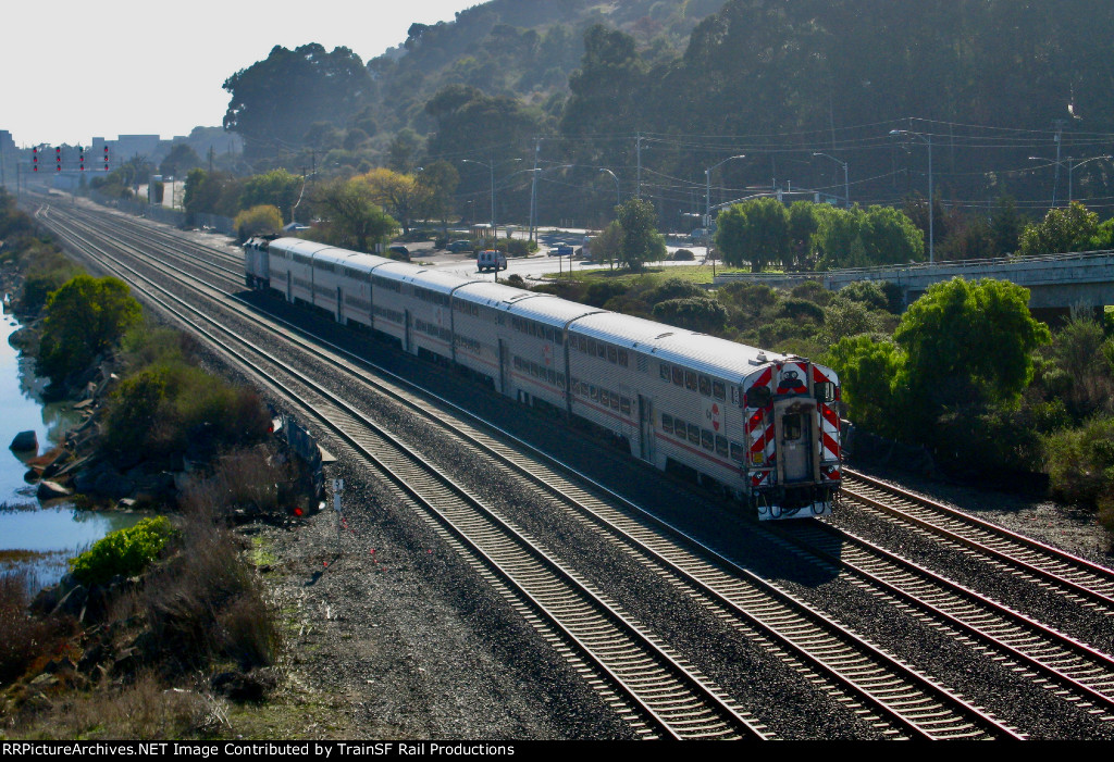 JPBX 904 Leads Caltrain 238